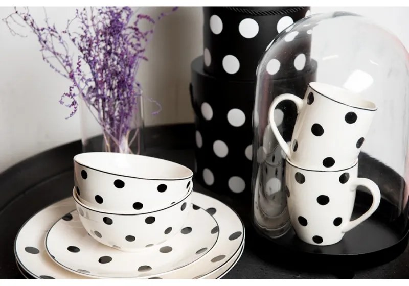 Porcelánový hrnek s černými puntíky Black Dot – 350 ml