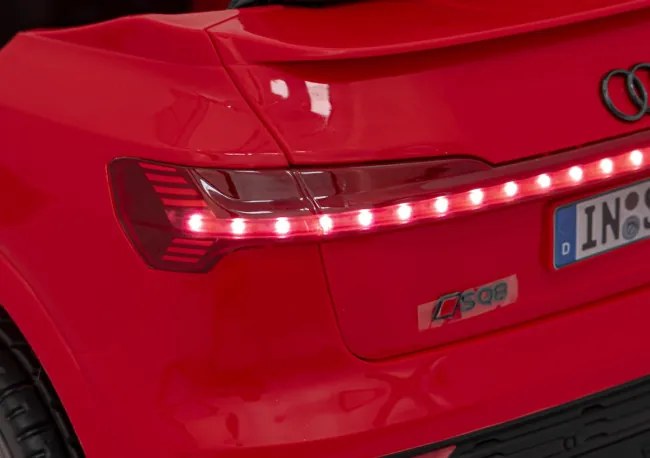 Elektrické autíčko Audi SQ8 červené
