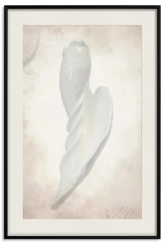 Plakát Další příliv - mořská kompozice bílé lastury na pozadí písku