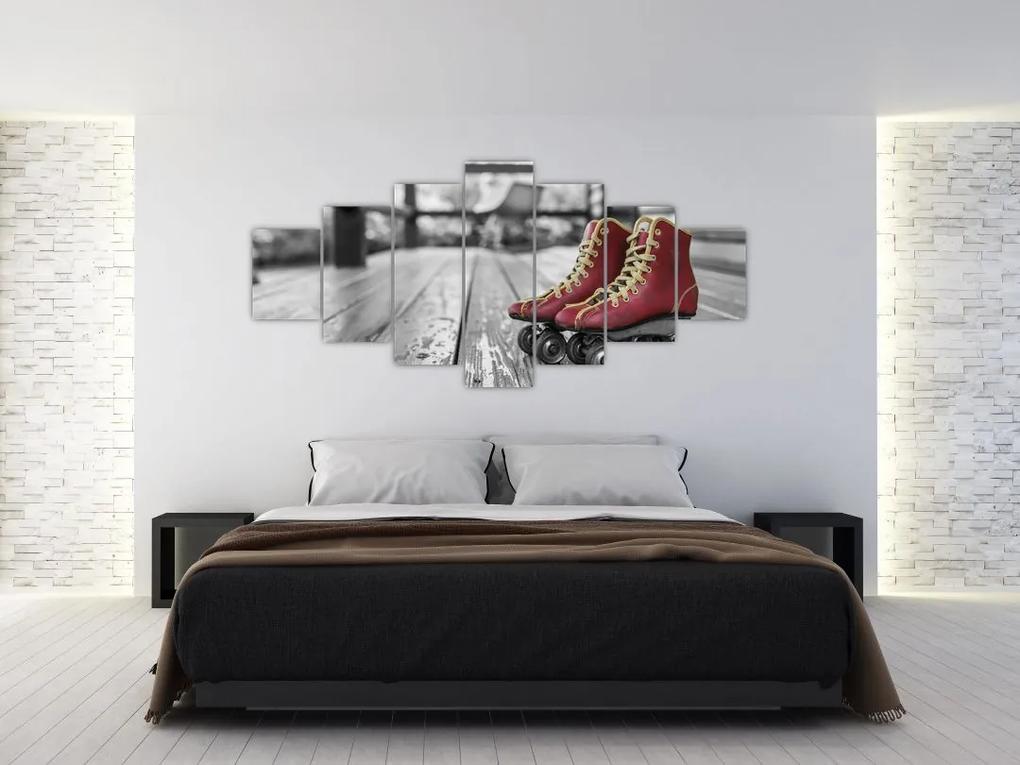 Obraz červených starých kolečkových bot (210x100 cm)