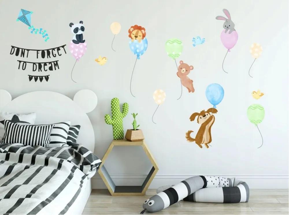 Barevná nálepka do dětského pokoje zvířátka s balony 120 x 240 cm