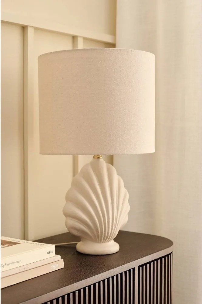 Bílá/béžová stolní lampa z polyresinu (výška 58 cm) Shelley – Ellos Home