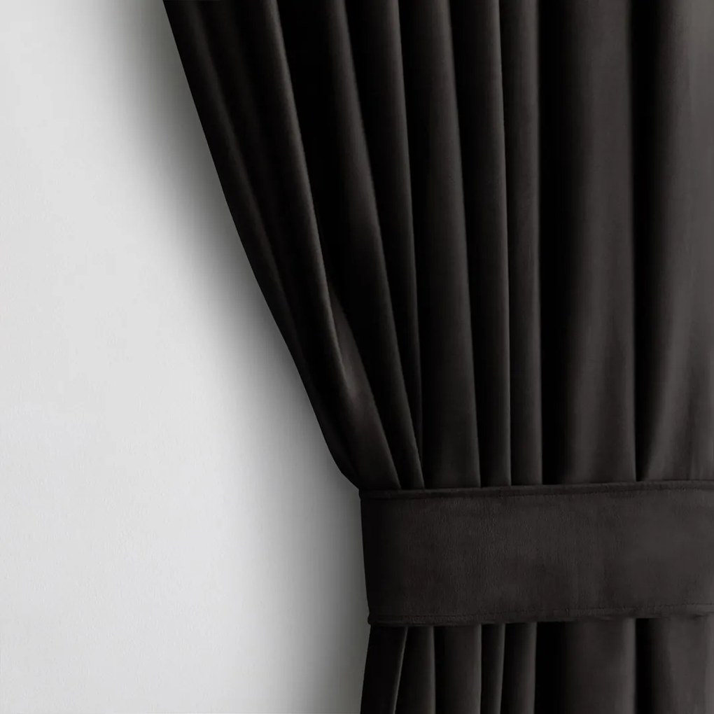Závěs Amelia Home Velvet s průchodkami černý