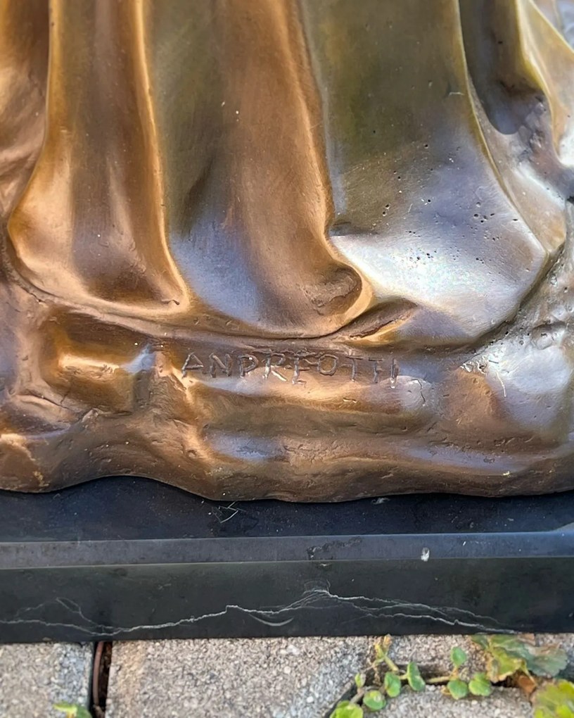 Bronzová soška socha - Madonna