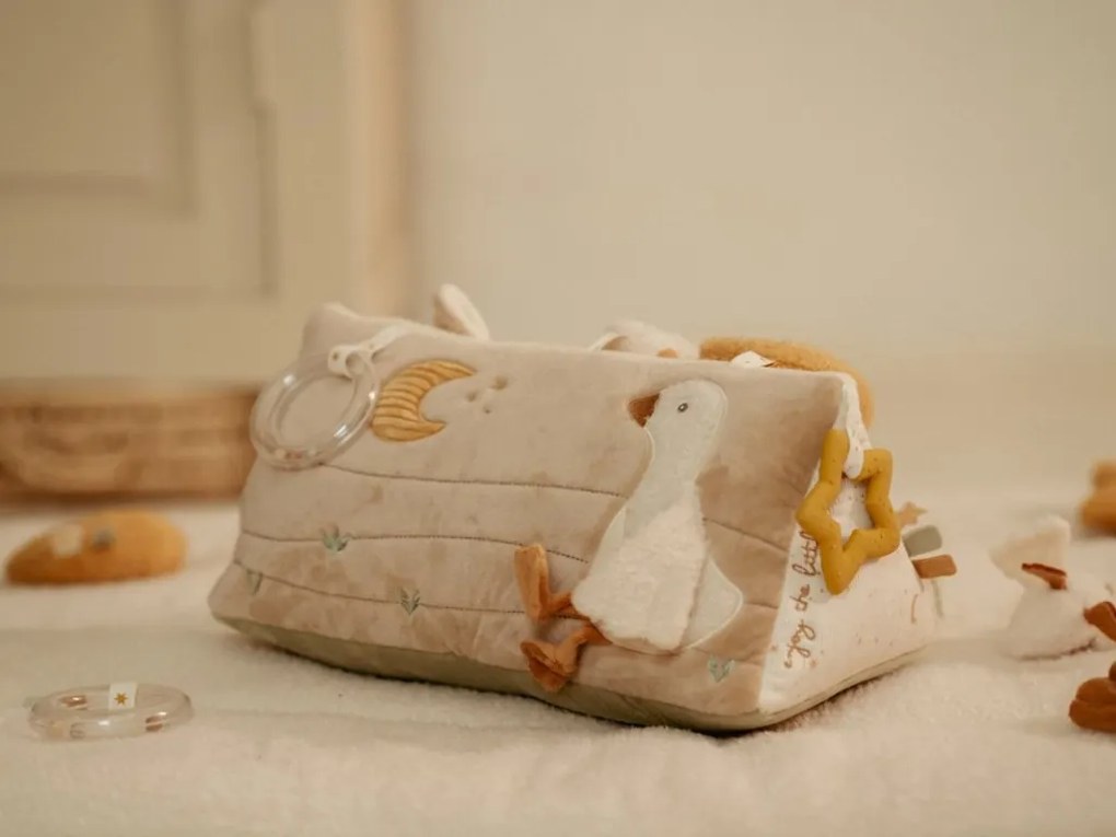 Little Dutch Polštářek trojhranný s aktivitami Newborn Naturals