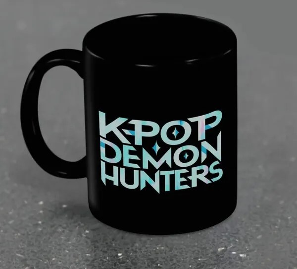 Hrnek Pyramid International K-Pop Demon Hunters - K Pop Logo 315 ml Vícebarevná