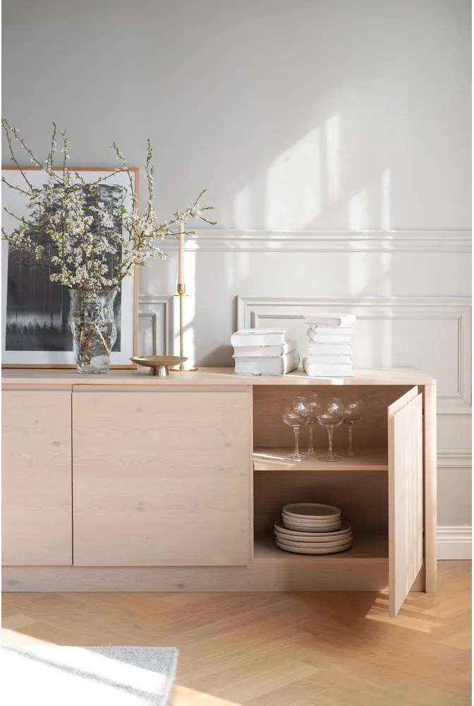 Komoda v dekoru dubu ve světle přírodní barvě 180x70x40 cm Melstone – Rowico