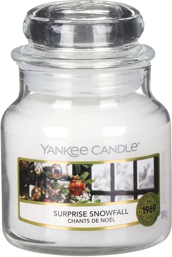 Yankee Candle bílé vonná svíčka Surprise Snowfall Classic malá