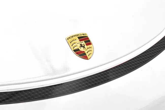 Elektrické autíčko Porsche Spyder RS 718 Lakýr bílé