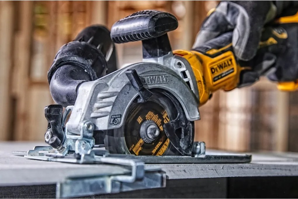 Aku kompaktní kotoučová pila DeWALT DCS571NT-XJ 18 V XR, bez akumulátoru a nabíječky