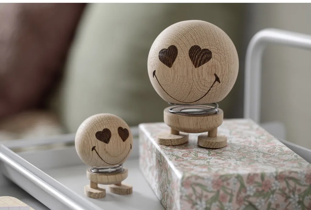 Figurka Soška Hoptimist  Smiley Love S Neopracovaný dub