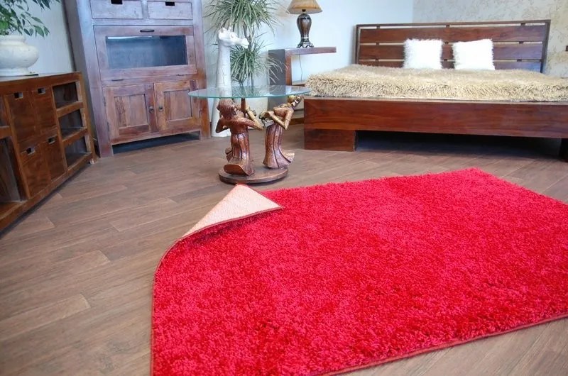 Kusový koberec SHAGGY Izebelie 5cm bordó