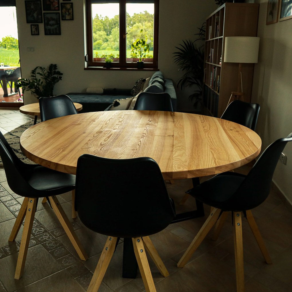 Wudboys Jídelní stůl ROUND Barva kovu: Bílá, Dřevo: Dub, Rozměr: Průměr 130 cm, moderní skandinávský styl