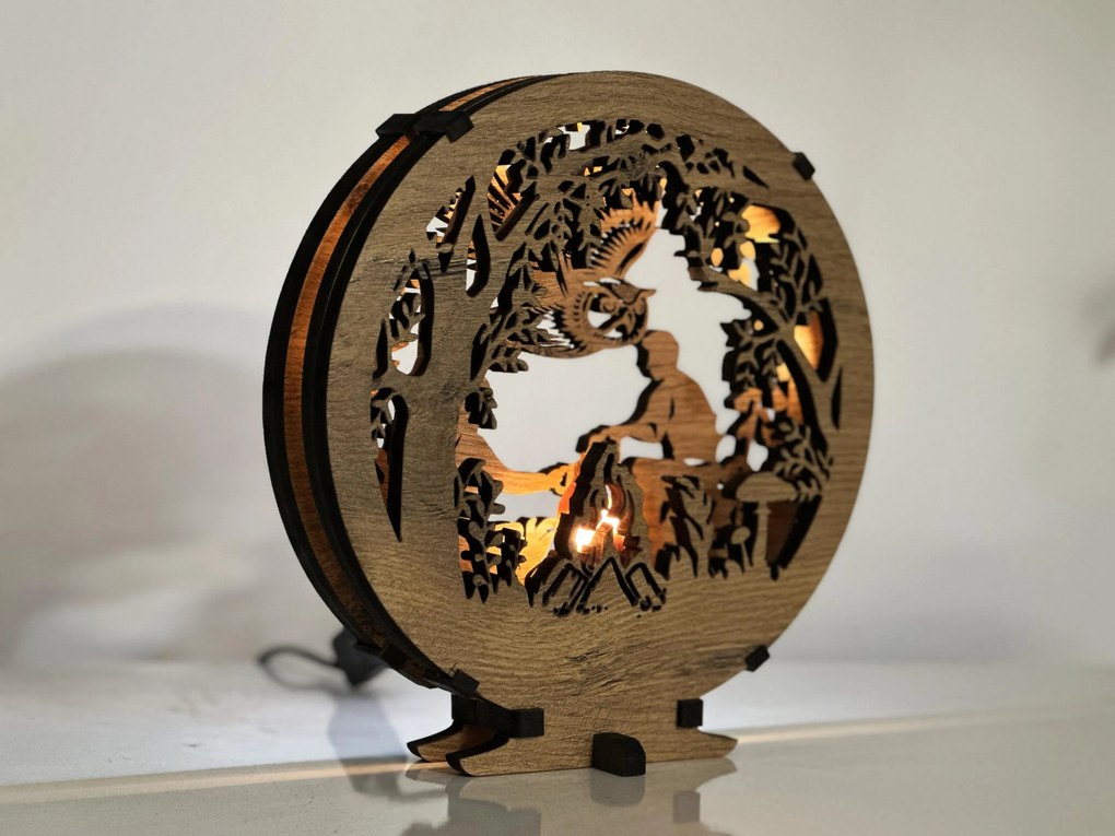 Li-Go "U ohně" dřevěná lampa s LED plameny 20x22 cm provedení povrchu: ořech