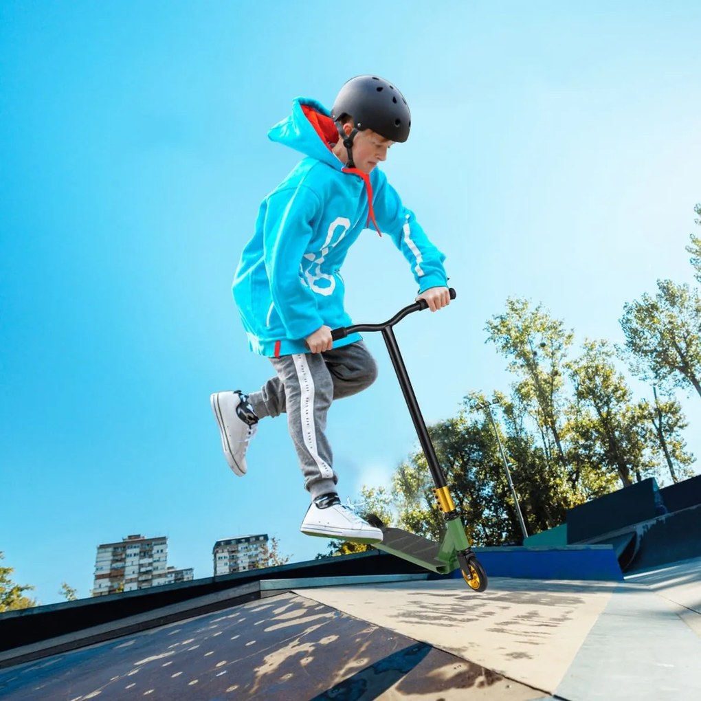 Costway Kaskadérský skútr s 360° řízením a PU koly a hliníkovou palubou – zelený