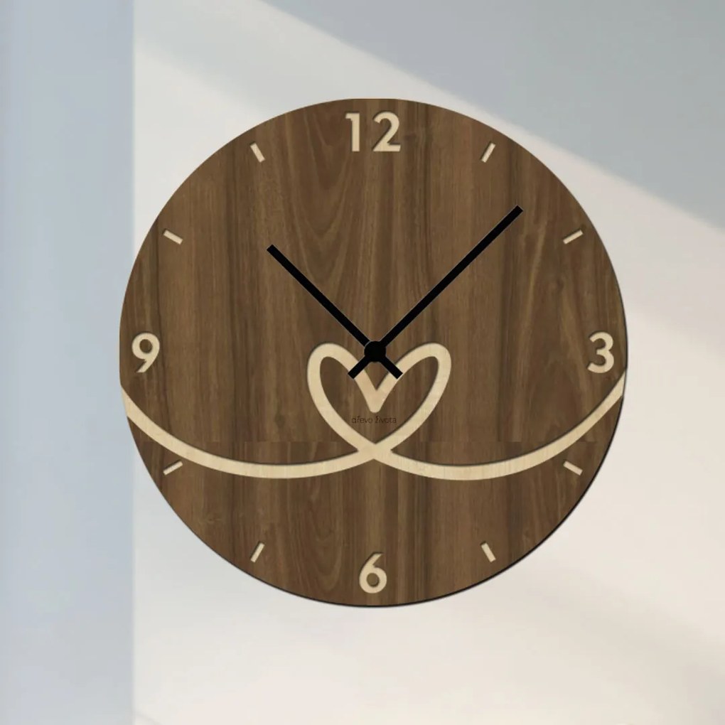 dřevo života Dřevěné SRDCOVÉ hodiny na stěnu Zvolte barvu dekoru: Wenge, Zvolte velikost hodin (cm): 35x35, Barva ručiček: Černé