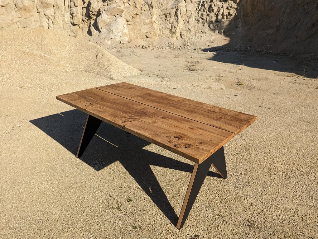 Jídelní stůl z dubového masivu Héfaistos v industriálním designu Velikost Desky: 1900x1000 (mm)