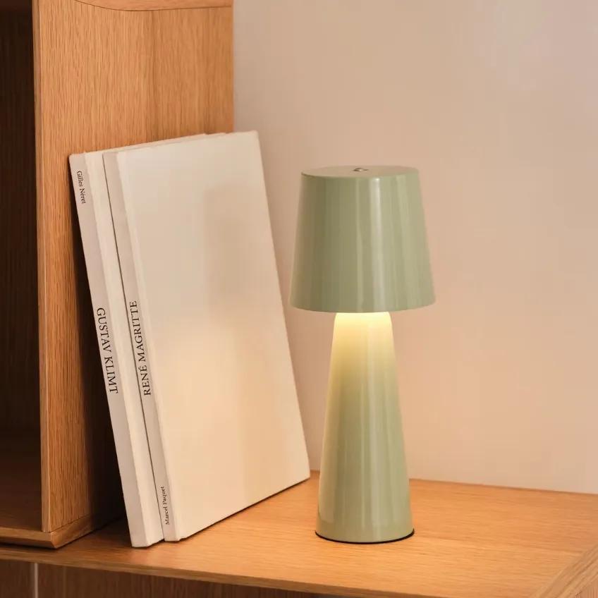 OnaDnes -20% Zelená kovová stolní LED lampa Kave Home Arenys S