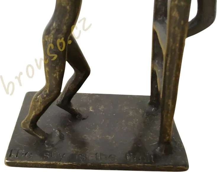 Soška Společně k vrcholu – bronzová figurka symbol spolupráce a úspěchu | Elegantní dekorace
