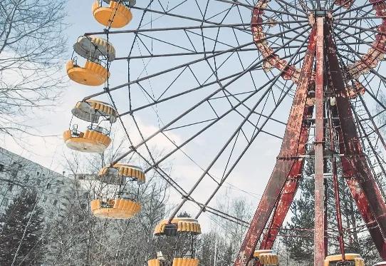 Obraz ruské kolo - Černobyl Velikost (šířka x výška): 150x100 cm