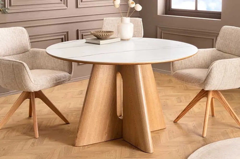 Kulatý keramický jídelní stůl Yenibeth 120 cm bílý mramor / dub