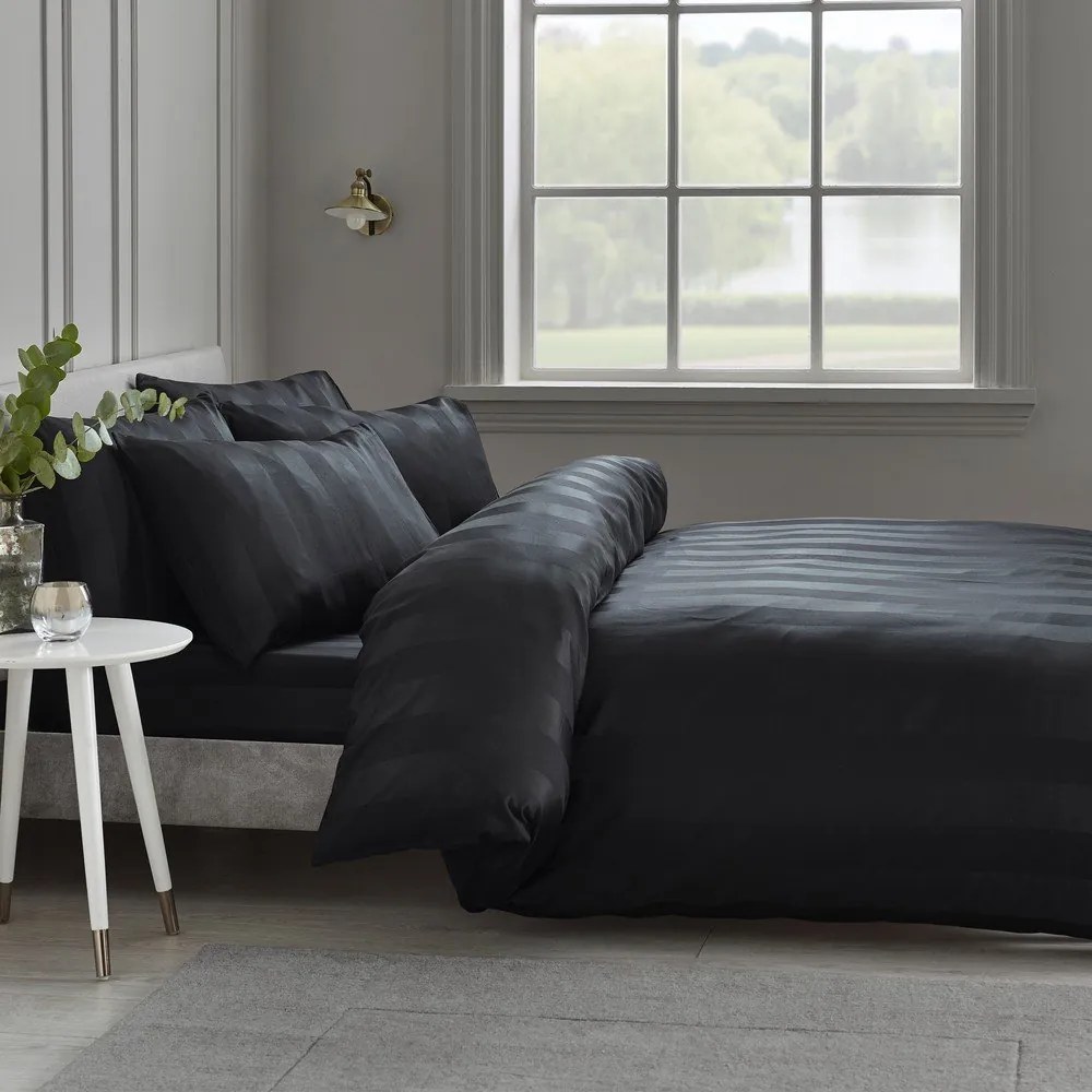 Černé saténové povlečení na dvoulůžko 220x230 cm So Soft Satin Stripe – Catherine Lansfield
