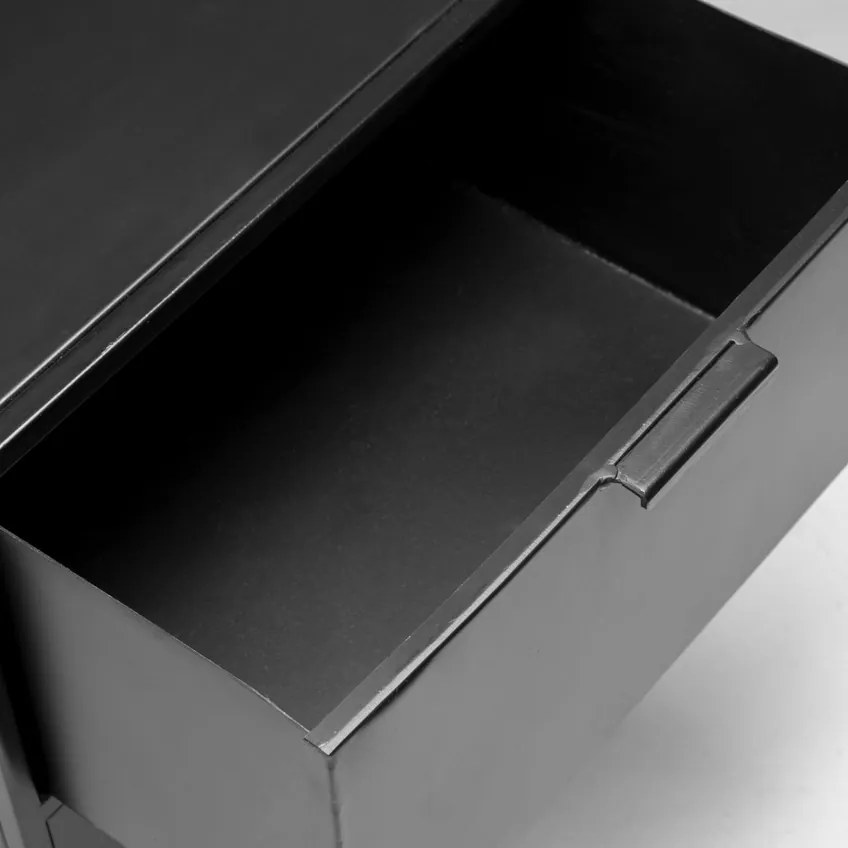 OnaDnes -20% Černý kovový noční stolek Kave Home Shantay 40 x 35 cm