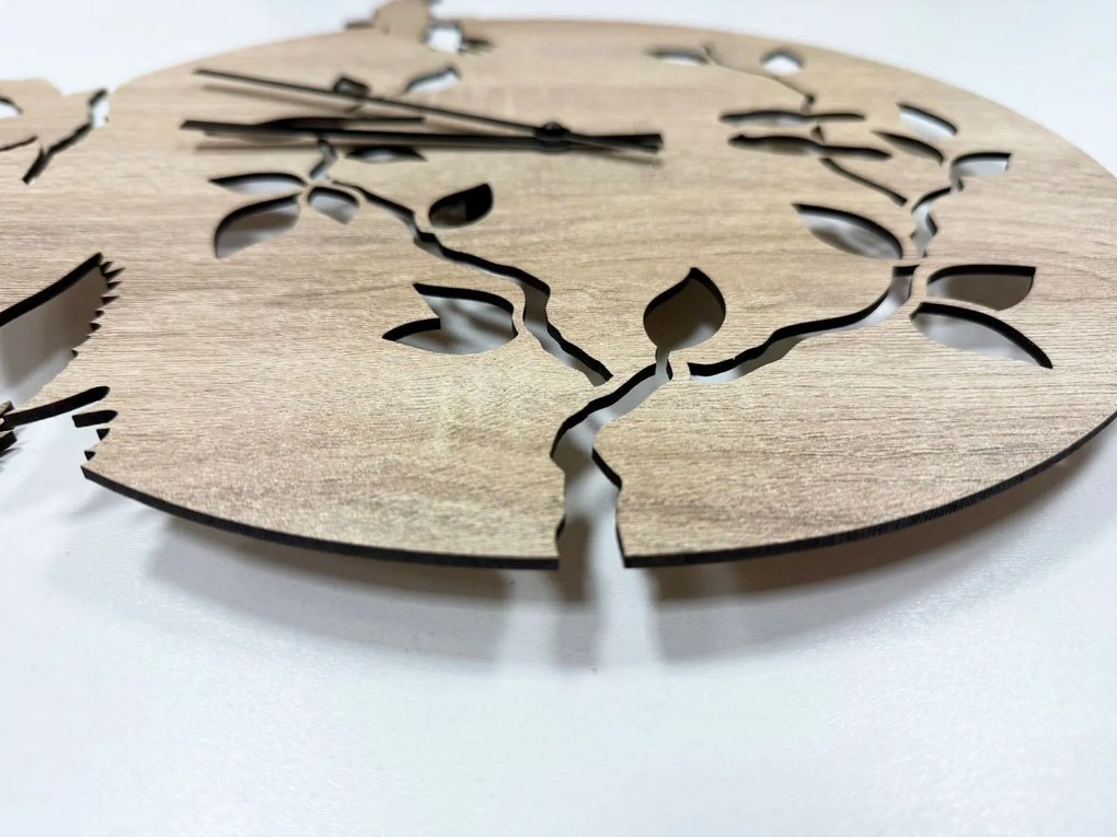 dřevo života Nástěnné hodiny PTÁCI Zvolte barvu dekoru: Wenge, Zvolte velikost hodin (cm): 35x35, Barva ručiček: Zlaté