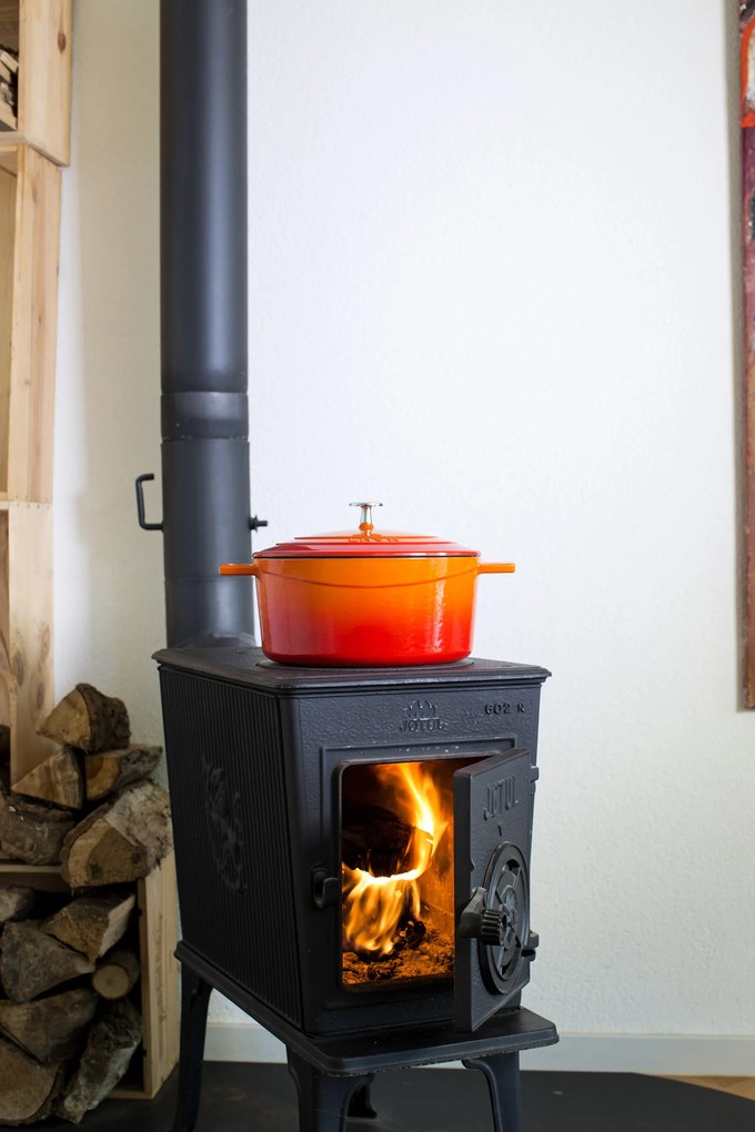 Hrnec kulatý litinový 6,7l, 28 cm červený s poklicí, LAVA