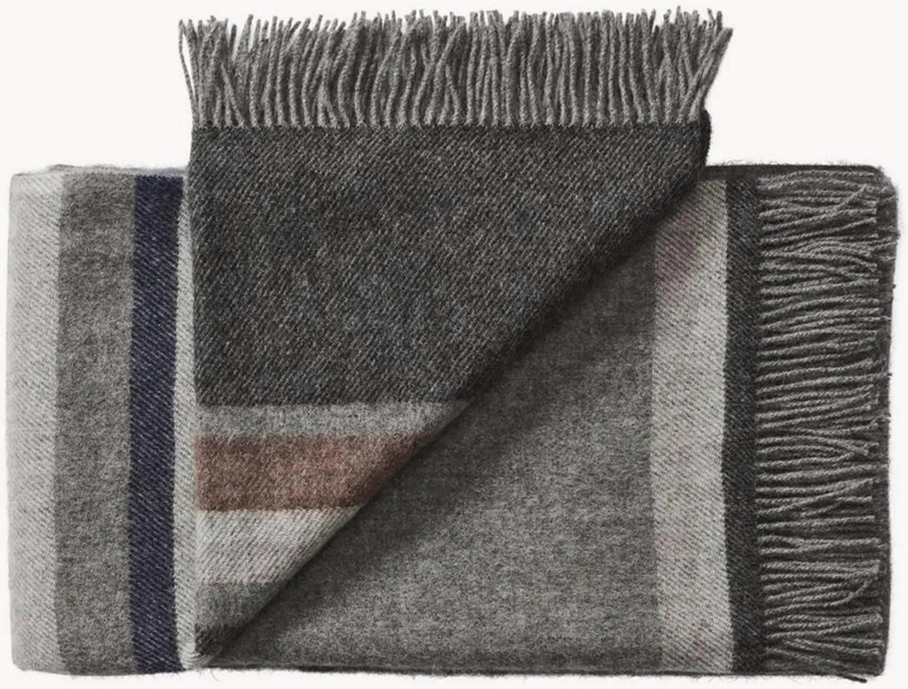 Vlněný pléd's třásněmi Lyø