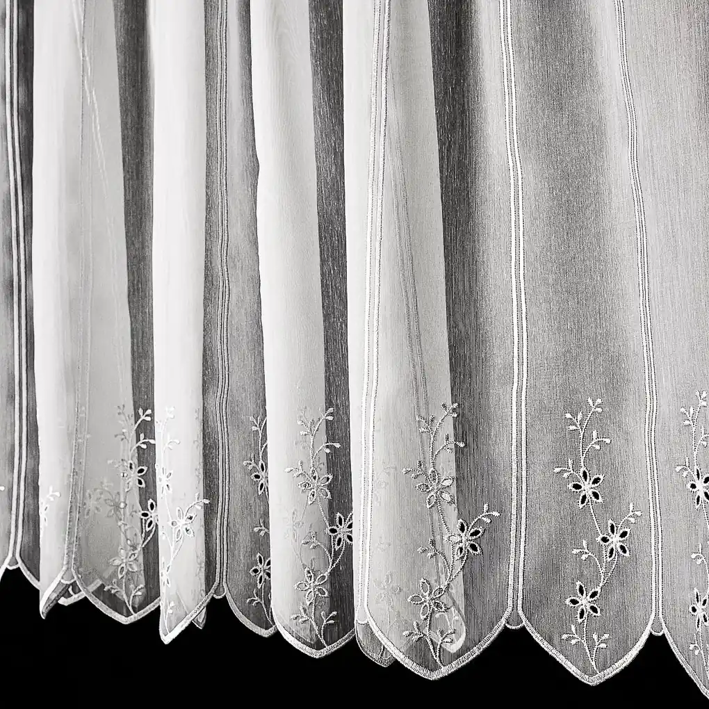 Českomoravská textilní voálová vitrážová záclona V512 vyšívané květy, bílá,  výška 60cm (v metráži) | BIANO