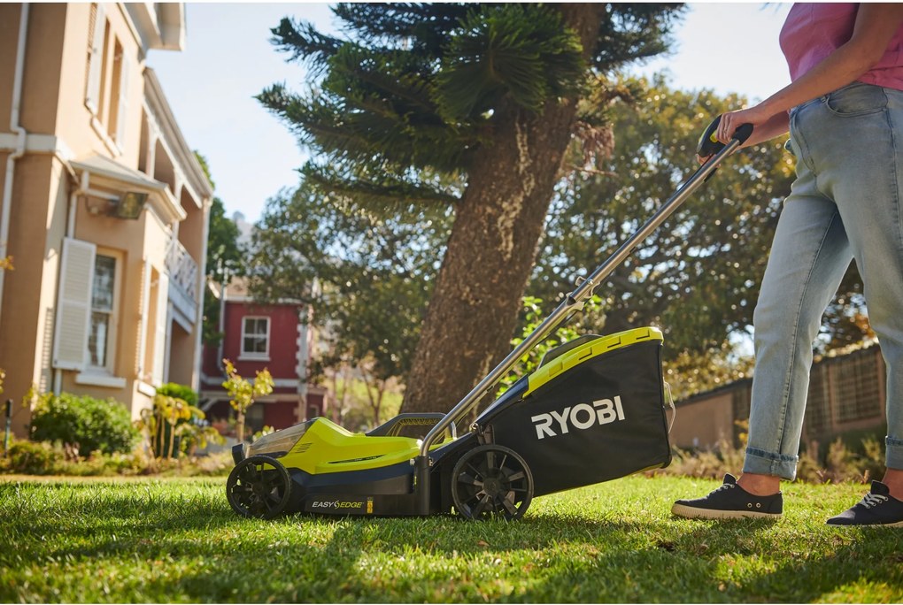 Ryobi RLM18X33B40 18V Akumulátorová sekačka na trávu šířka záběru 33cm (4.0Ah)