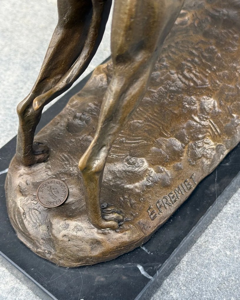 Bronzová socha - Greyhound soška loveckého psa