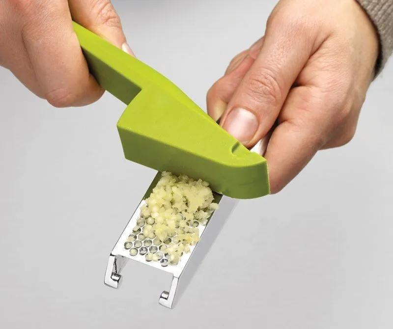 Ruční lis na česnek Easy Press zelený