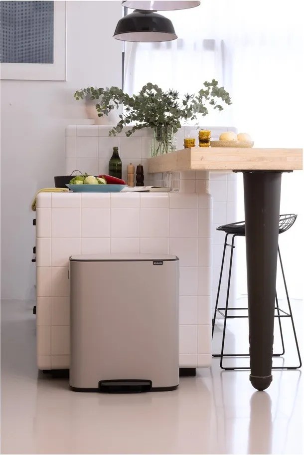 Světle šedý ocelový odpadkový koš 2x30 l na tříděný odpad/nášlapný Bo – Brabantia