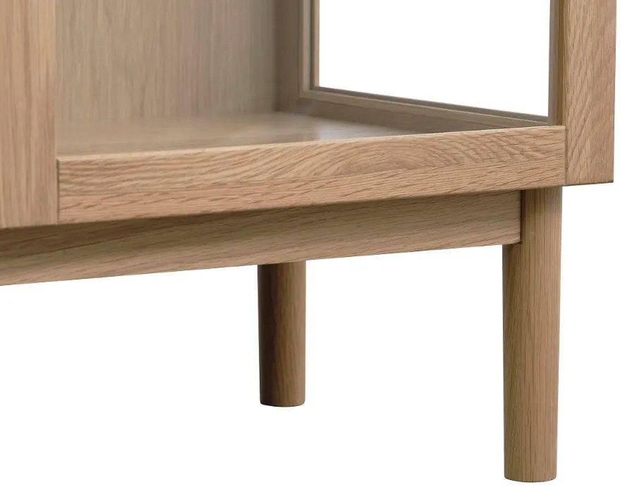 Designová vitrína Dallan 140 cm přírodní dub