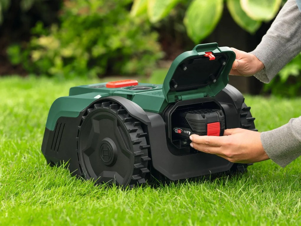 BOSCH Robotická sekačka AKU Visimow 18V-100, náhradní nože 0.600.8E1.002 (1 × 4 Ah)