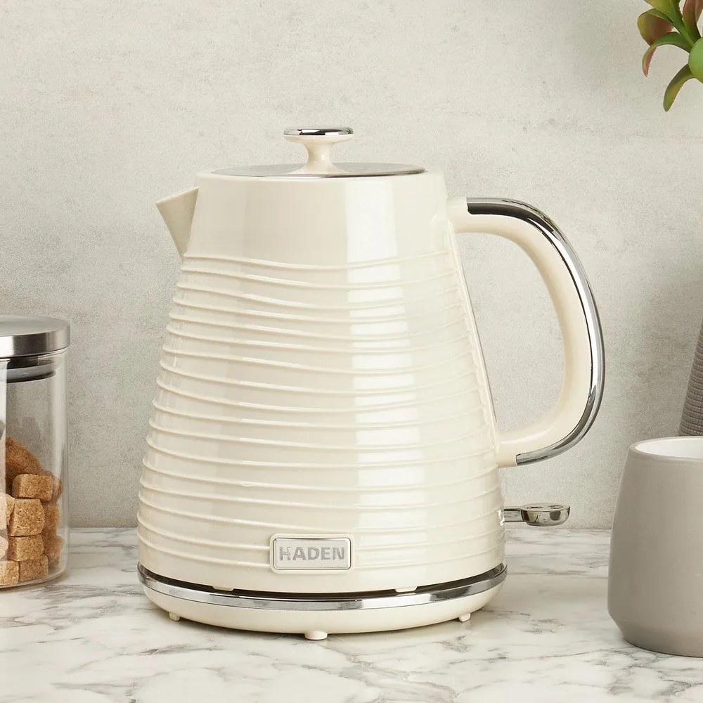 Krémová plastová rychlovarná konvice 1,7 l Devon – Haden