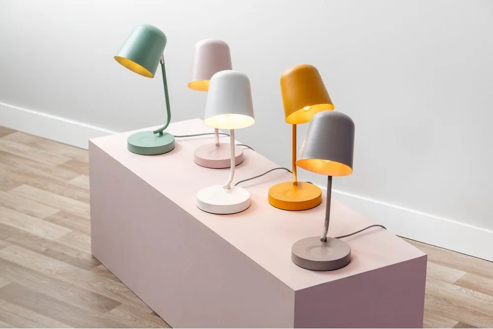 Okrově žlutá kovová stolní lampa (výška 38,5 cm) Encantar – Leitmotiv