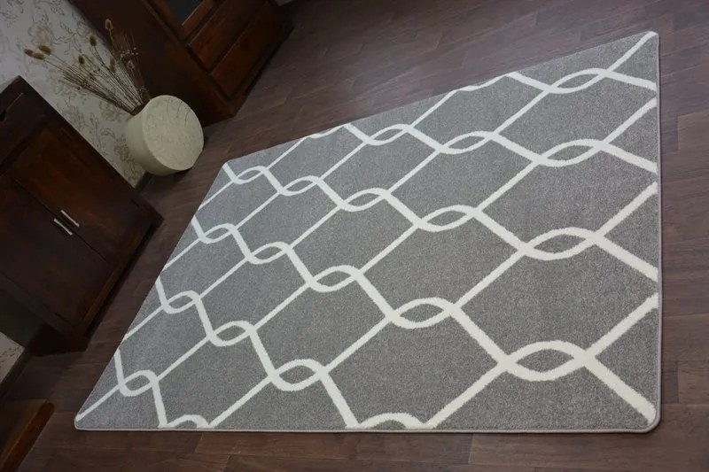 Kusový koberec SKETCH MARK šedý / bílý trellis