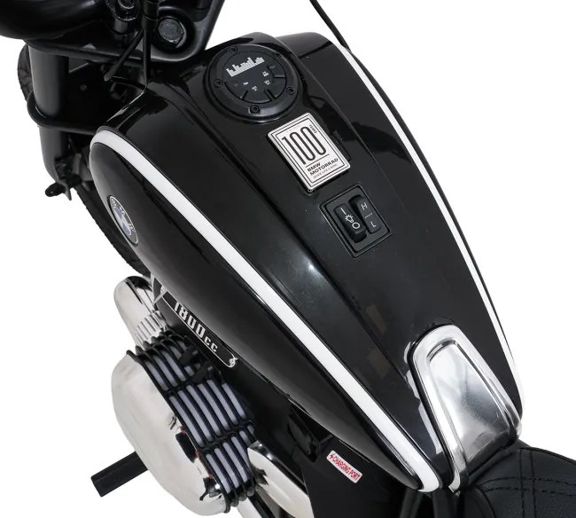 Elektrická motorka BMW R18 černá