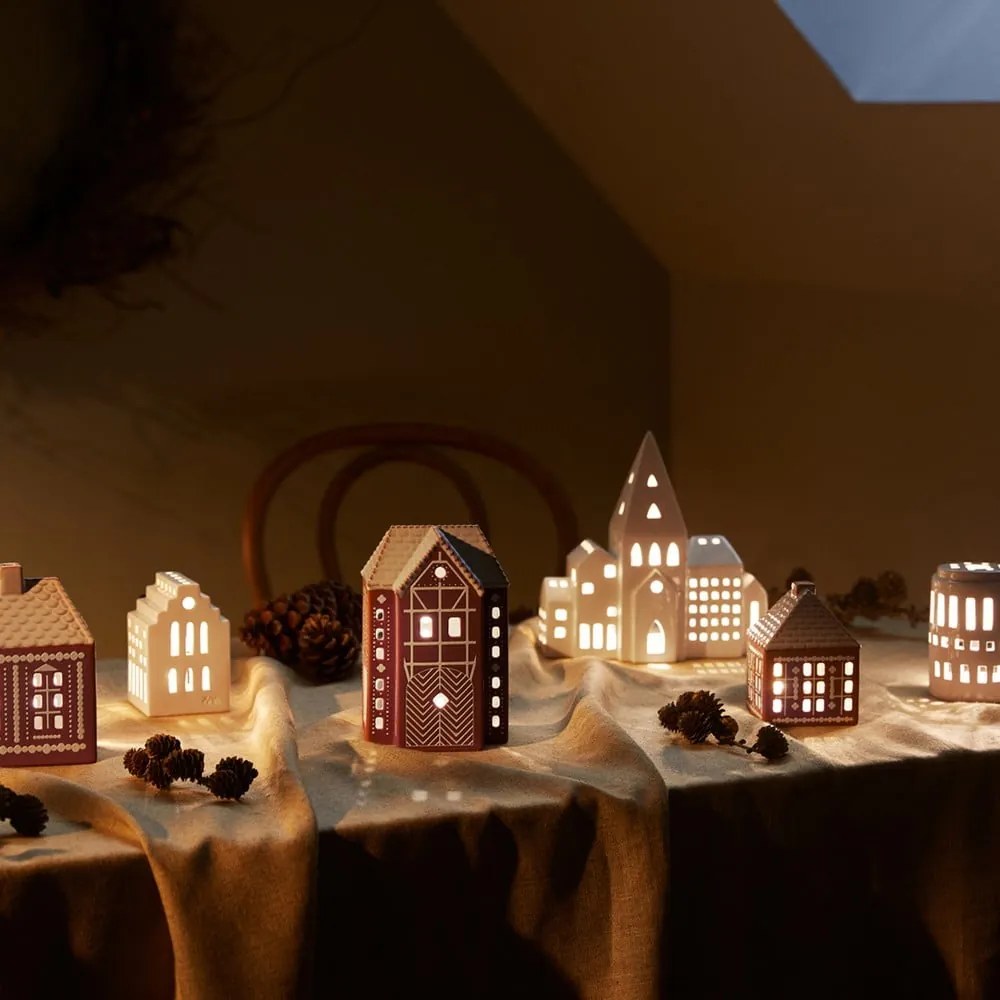 Keramický svícen na čajovou svíčku Gingerbread Lighthouse – Kähler Design