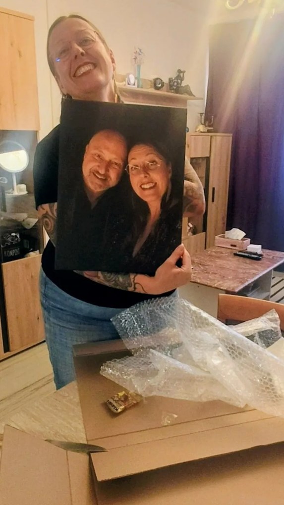 Foto obraz z vlastní fotky na plátno – Dramatický studiový portrét