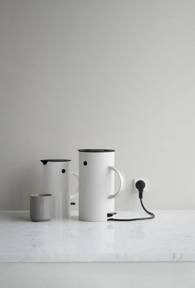 Bílá plastová rychlovarná konvice 1,5 l EM77 – Stelton