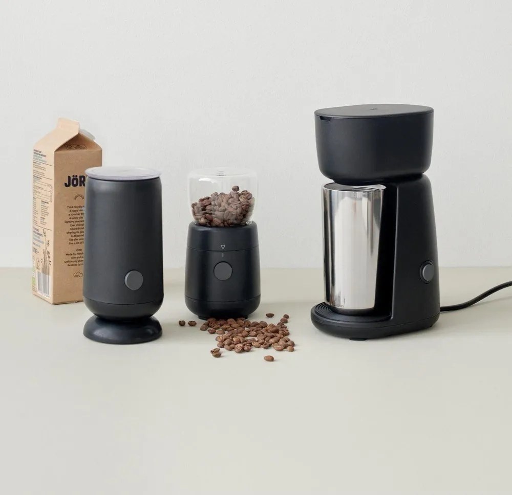 Černý plastový elektrický šlehač mléka Foodie – RIG-TIG