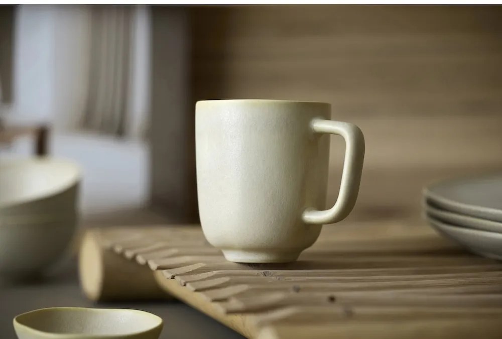 Villa Collection Kameninový hrnek s ouškem Shoku Soft Beige 33 cl