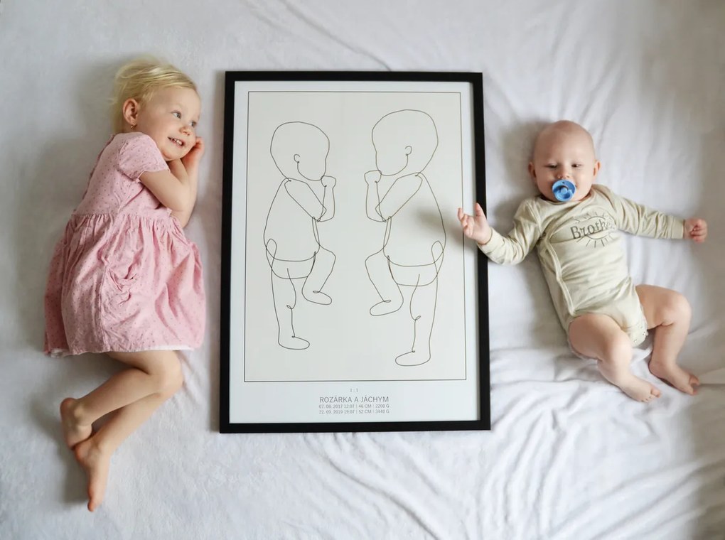 Plakát Miminko v životní velikosti 50 x 70 cm Barva pozadí: Béžová, Varianta: Na bříšku se srdíčkem - sourozenci