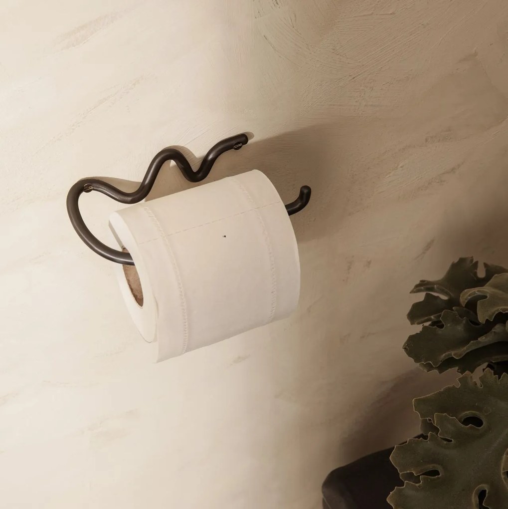 ferm LIVING Mosazný držák na toaletní papír Black Brass, černá barva, kov
