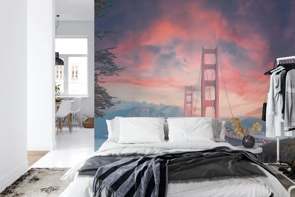 Fototapeta Beautiful View Of Golden Gate Bridge In Background Of Mountains During Sunset Hladký vinyl 254x184