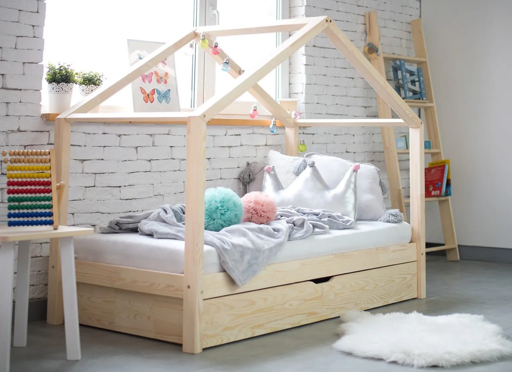 Domečková postel HouseBed Plus